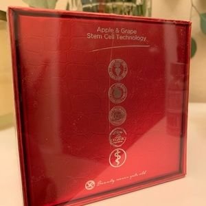 Predire’ | Skincare | Predire Red Wine Intense Mask | Poshmark